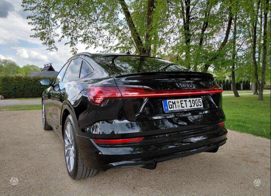 Black Audi E-Tron 2021 in Vilkaviskis, with an engine capacity of 0.00 L and mileage of 58 thousand km for 27400 €, photo 8 on AUTOMOTO.COM.LV