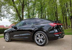 Black Audi E-Tron 2021 in Vilkaviskis, with an engine capacity of 0.00 L and mileage of 58 thousand km for 27400 €, photo 10 on AUTOMOTO.COM.LV