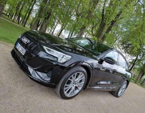 Black Audi E-Tron 2021 in Vilkaviskis, with an engine capacity of 0.00 L and mileage of 58 thousand km for 27400 €, photo 13 on AUTOMOTO.COM.LV