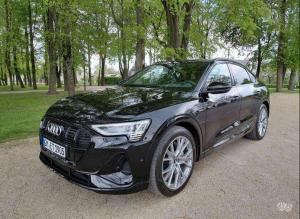 Black Audi E-Tron 2021 in Vilkaviskis, with an engine capacity of 0.00 L and mileage of 58 thousand km for 27400 €, photo 14 on AUTOMOTO.COM.LV