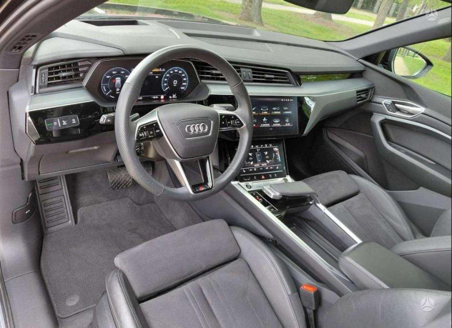 Black Audi E-Tron 2021 in Vilkaviskis, with an engine capacity of 0.00 L and mileage of 58 thousand km for 27400 €, photo 21 on AUTOMOTO.COM.LV