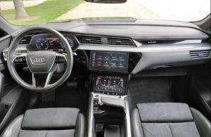 Black Audi E-Tron 2021 in Vilkaviskis, with an engine capacity of 0.00 L and mileage of 58 thousand km for 27400 €, photo 25 on AUTOMOTO.COM.LV