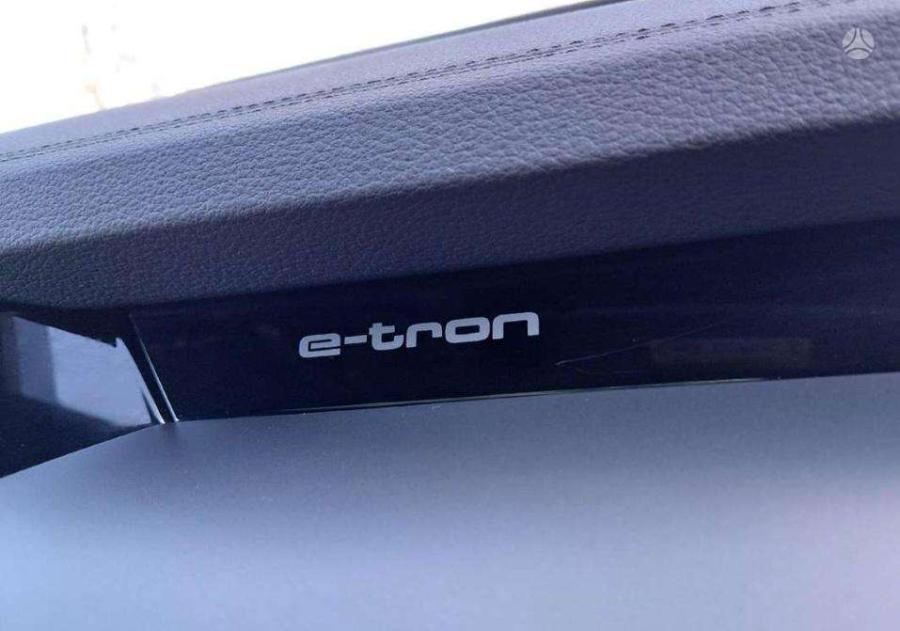 Black Audi E-Tron 2021 in Vilkaviskis, with an engine capacity of 0.00 L and mileage of 58 thousand km for 27400 €, photo 28 on AUTOMOTO.COM.LV