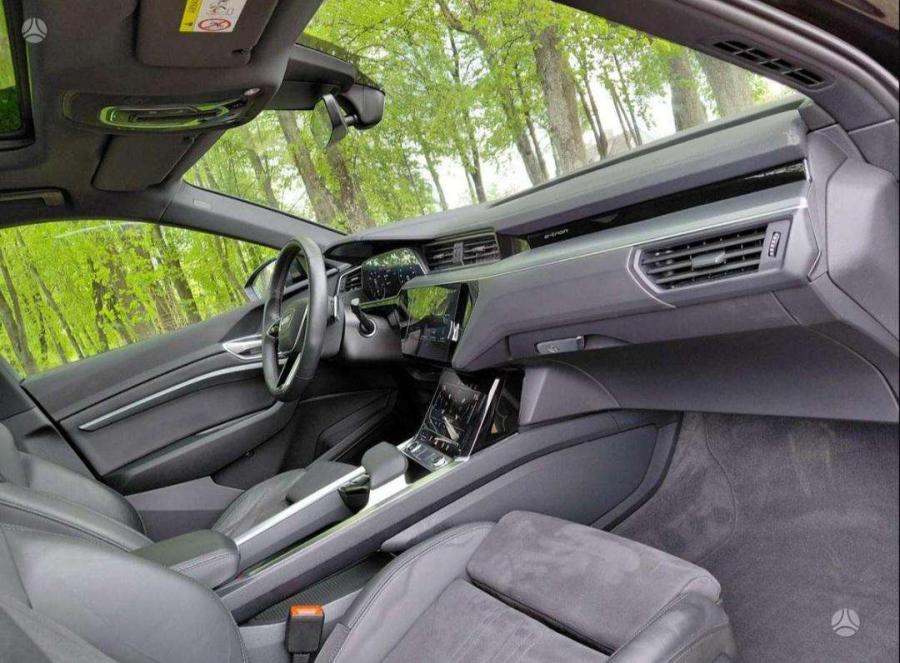 Black Audi E-Tron 2021 in Vilkaviskis, with an engine capacity of 0.00 L and mileage of 58 thousand km for 27400 €, photo 31 on AUTOMOTO.COM.LV
