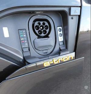 Black Audi E-Tron 2021 in Vilkaviskis, with an engine capacity of 0.00 L and mileage of 58 thousand km for 27400 €, photo 36 on AUTOMOTO.COM.LV