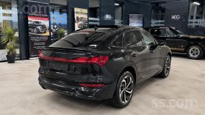 Black Audi E-Tron 2021 in Riga, with an engine capacity of 0.00 L and mileage of 90 thousand km for 33990 €, photo 3 on AUTOMOTO.COM.LV