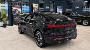 Black Audi E-Tron 2021 in Riga, with an engine capacity of 0.00 L and mileage of 90 thousand km for 33990 €, photo 4 on AUTOMOTO.COM.LV