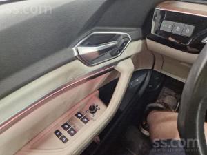 Black Audi E-Tron 2021 in Riga, with an engine capacity of 0.00 L and mileage of 90 thousand km for 33990 €, photo 13 on AUTOMOTO.COM.LV
