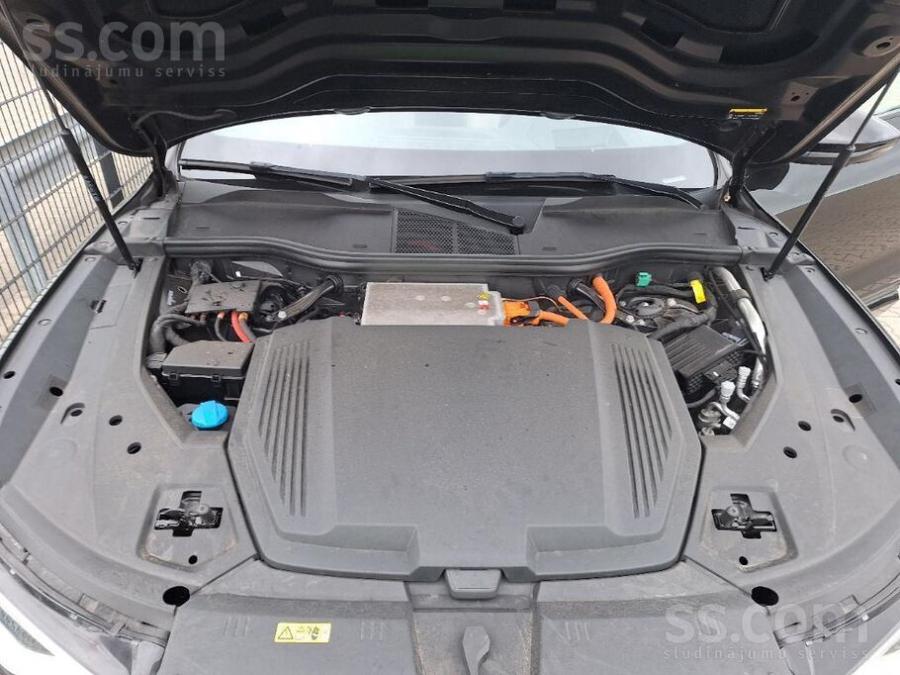 Black Audi E-Tron 2021 in Riga, with an engine capacity of 0.00 L and mileage of 90 thousand km for 33990 €, photo 14 on AUTOMOTO.COM.LV