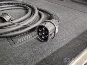 Black Audi E-Tron 2021 in Riga, with an engine capacity of 0.00 L and mileage of 90 thousand km for 33990 €, photo 17 on AUTOMOTO.COM.LV