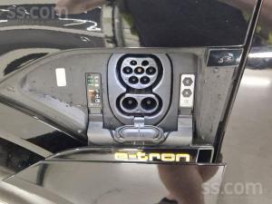 Black Audi E-Tron 2021 in Riga, with an engine capacity of 0.00 L and mileage of 90 thousand km for 33990 €, photo 18 on AUTOMOTO.COM.LV