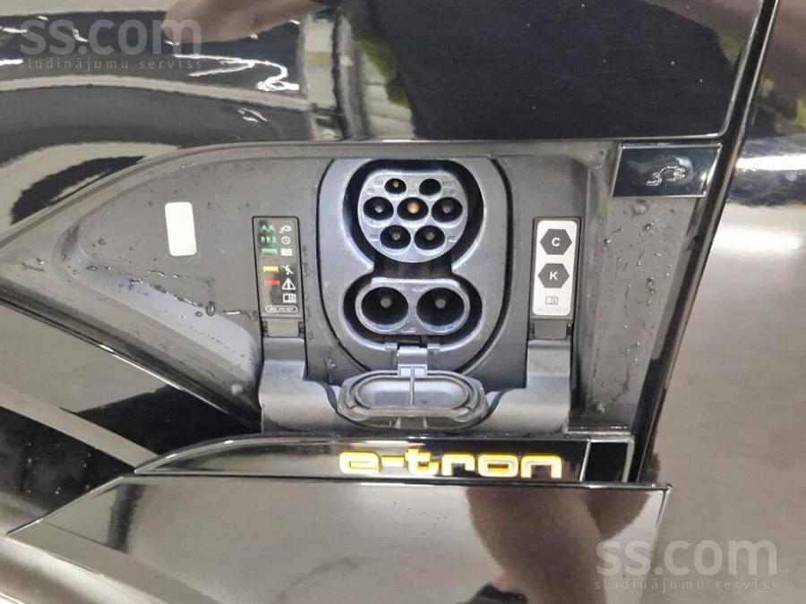 Black Audi E-Tron 2021 in Riga, with an engine capacity of 0.00 L and mileage of 90 thousand km for 33990 €, photo 18 on AUTOMOTO.COM.LV