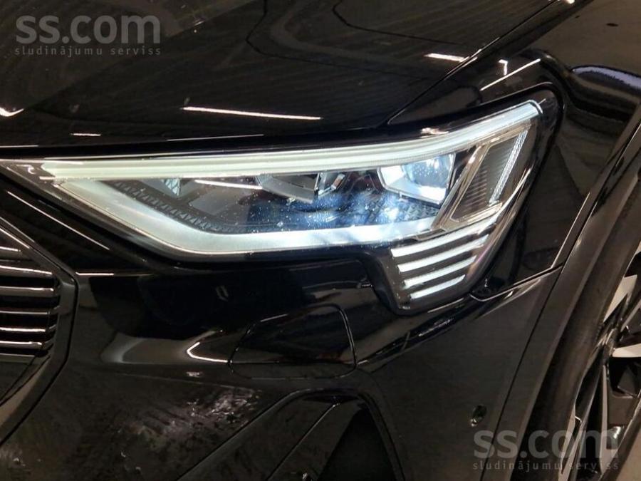 Black Audi E-Tron 2021 in Riga, with an engine capacity of 0.00 L and mileage of 90 thousand km for 33990 €, photo 20 on AUTOMOTO.COM.LV