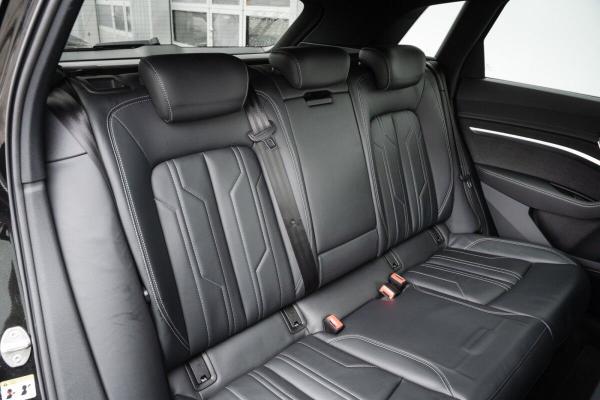 Черный Ауди E-Tron 2021 в Рига, объемом двигателя 0.00 л и пробегом 88 тыс. км за 32500 €, фото 11 на AUTOMOTO.COM.LV