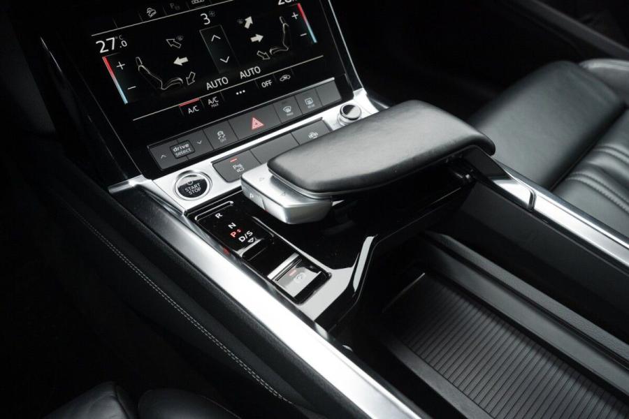 Melns Audi E-Tron 2021 Rīga, ar dzinēja tilpumu 0.00 L un nobraukumu 88 tūkst. km par 32500 €, foto 21 vietnē AUTOMOTO.COM.LV