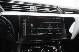 Melns Audi E-Tron 2021 Rīga, ar dzinēja tilpumu 0.00 L un nobraukumu 88 tūkst. km par 32500 €, foto 26 vietnē AUTOMOTO.COM.LV