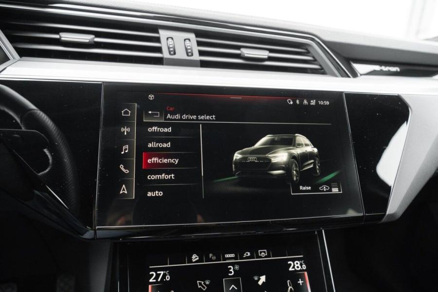 Melns Audi E-Tron 2021 Rīga, ar dzinēja tilpumu 0.00 L un nobraukumu 88 tūkst. km par 32500 €, foto 27 vietnē AUTOMOTO.COM.LV