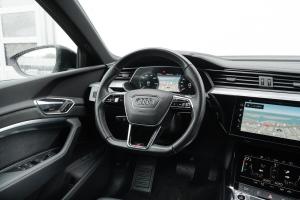 Melns Audi E-Tron 2021 Rīga, ar dzinēja tilpumu 0.00 L un nobraukumu 88 tūkst. km par 32500 €, foto 37 vietnē AUTOMOTO.COM.LV