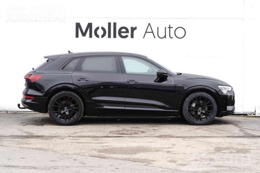 Black Audi E-Tron 2021 in Riga, with an engine capacity of 0.00 L and mileage of 88 thousand km for 32500 €, photo 6 on AUTOMOTO.COM.LV