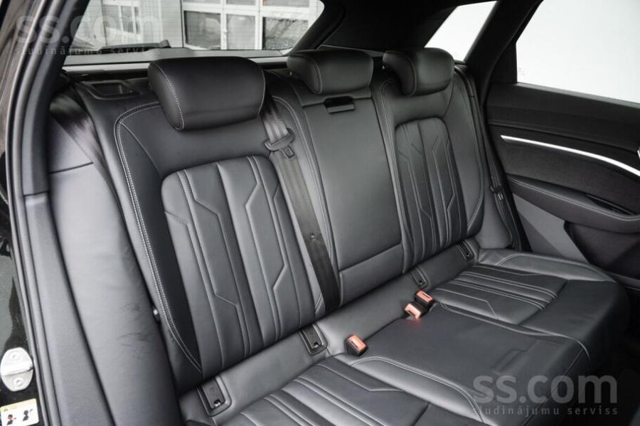 Black Audi E-Tron 2021 in Riga, with an engine capacity of 0.00 L and mileage of 88 thousand km for 32500 €, photo 11 on AUTOMOTO.COM.LV