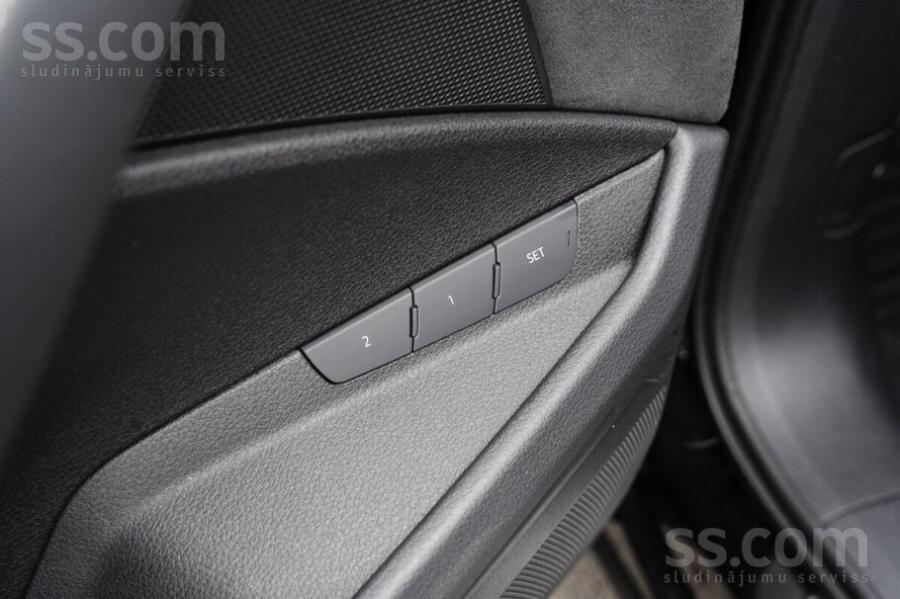 Black Audi E-Tron 2021 in Riga, with an engine capacity of 0.00 L and mileage of 88 thousand km for 32500 €, photo 14 on AUTOMOTO.COM.LV