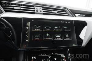 Black Audi E-Tron 2021 in Riga, with an engine capacity of 0.00 L and mileage of 88 thousand km for 32500 €, photo 25 on AUTOMOTO.COM.LV