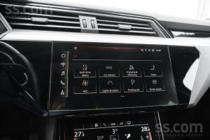 Black Audi E-Tron 2021 in Riga, with an engine capacity of 0.00 L and mileage of 88 thousand km for 32500 €, photo 26 on AUTOMOTO.COM.LV