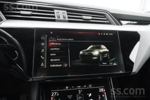 Black Audi E-Tron 2021 in Riga, with an engine capacity of 0.00 L and mileage of 88 thousand km for 32500 €, photo 28 on AUTOMOTO.COM.LV