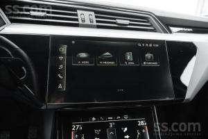 Black Audi E-Tron 2021 in Riga, with an engine capacity of 0.00 L and mileage of 88 thousand km for 32500 €, photo 31 on AUTOMOTO.COM.LV