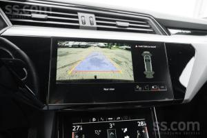 Black Audi E-Tron 2021 in Riga, with an engine capacity of 0.00 L and mileage of 88 thousand km for 32500 €, photo 33 on AUTOMOTO.COM.LV