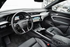 Black Audi E-Tron 2021 in Riga, with an engine capacity of 0.00 L and mileage of 88 thousand km for 32500 €, photo 34 on AUTOMOTO.COM.LV