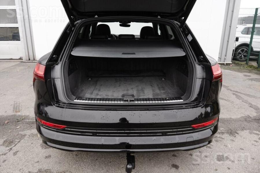 Black Audi E-Tron 2021 in Riga, with an engine capacity of 0.00 L and mileage of 88 thousand km for 32500 €, photo 35 on AUTOMOTO.COM.LV