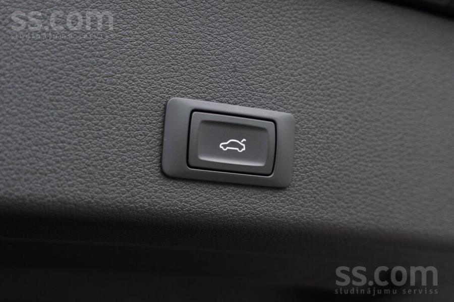 Black Audi E-Tron 2021 in Riga, with an engine capacity of 0.00 L and mileage of 88 thousand km for 32500 €, photo 36 on AUTOMOTO.COM.LV