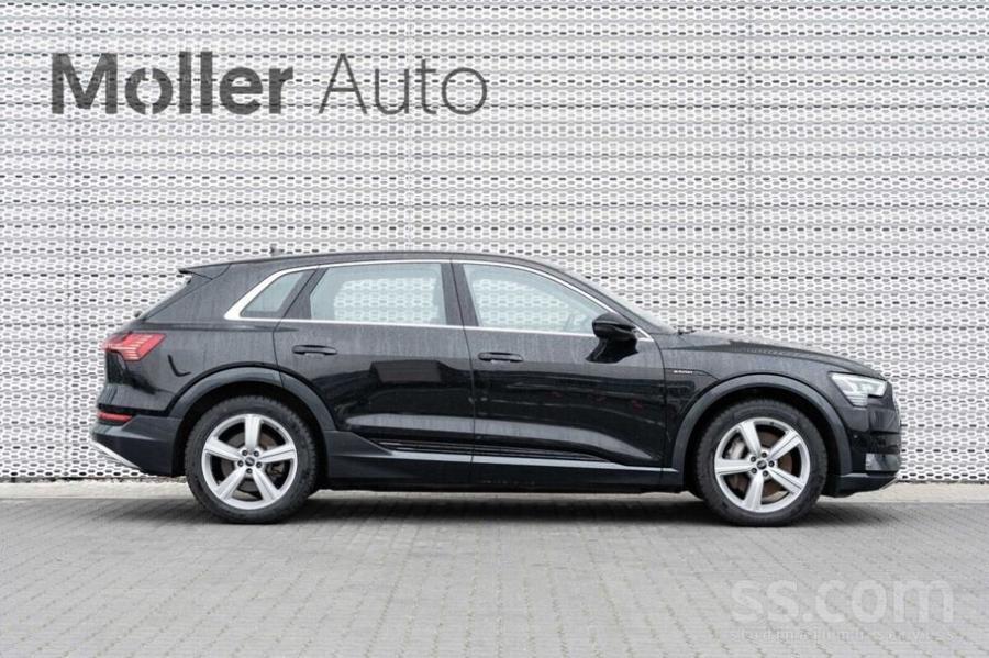 Black Audi E-Tron 2022 in Riga, with an engine capacity of 0.00 L and mileage of 57 thousand km for 34900 €, photo 5 on AUTOMOTO.COM.LV