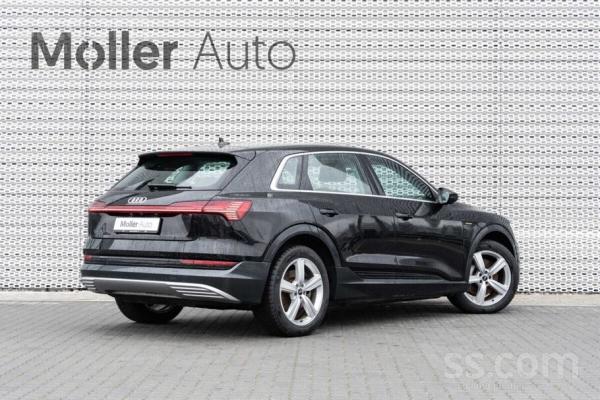Black Audi E-Tron 2022 in Riga, with an engine capacity of 0.00 L and mileage of 57 thousand km for 34900 €, photo 4 on AUTOMOTO.COM.LV