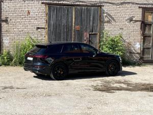 Black Audi E-Tron 2022 in Daugavpils, with an engine capacity of 0.00 L and mileage of 65 thousand km for 42500 €, photo 17 on AUTOMOTO.COM.LV