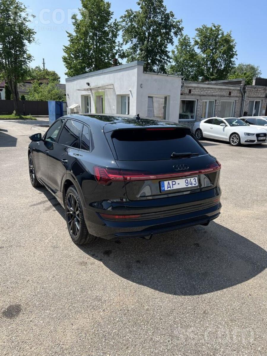 Black Audi E-Tron 2022 in Daugavpils, with an engine capacity of 0.00 L and mileage of 65 thousand km for 42500 €, photo 19 on AUTOMOTO.COM.LV