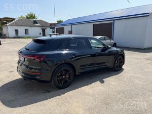 Black Audi E-Tron 2022 in Daugavpils, with an engine capacity of 0.00 L and mileage of 65 thousand km for 42500 €, photo 23 on AUTOMOTO.COM.LV