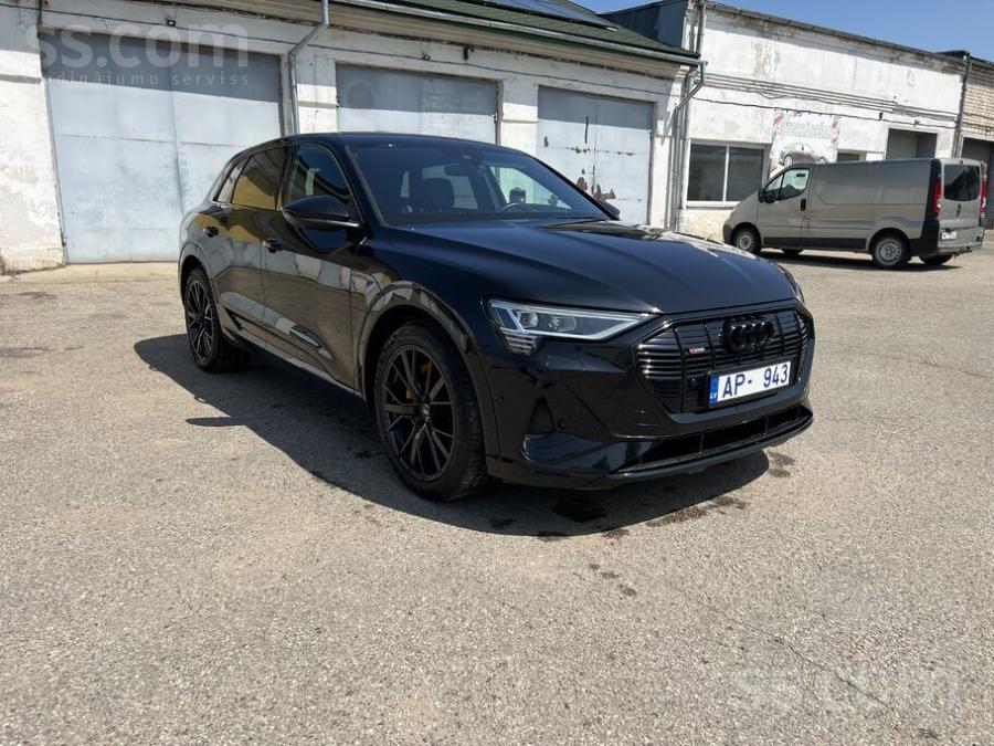 Black Audi E-Tron 2022 in Daugavpils, with an engine capacity of 0.00 L and mileage of 65 thousand km for 42500 €, photo 24 on AUTOMOTO.COM.LV