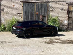 Black Audi E-Tron 2022 in Daugavpils, with an engine capacity of 0.00 L and mileage of 65 thousand km for 42500 €, photo 9 on AUTOMOTO.COM.LV