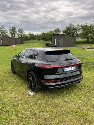 Black Audi E-Tron 2022 in Daugavpils, with an engine capacity of 0.00 L and mileage of 65 thousand km for 42500 €, photo 27 on AUTOMOTO.COM.LV