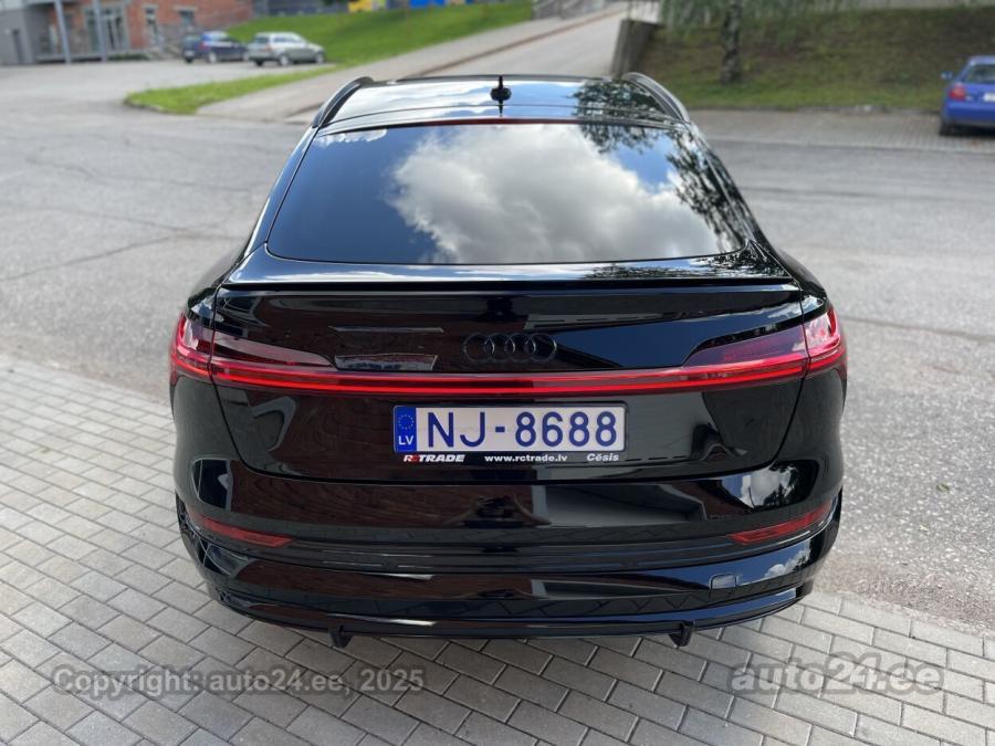Melns Audi E-Tron 2022 Cēsis, ar dzinēja tilpumu 0.00 L un nobraukumu 52 tūkst. km par 45880 €, foto 6 vietnē AUTOMOTO.COM.LV