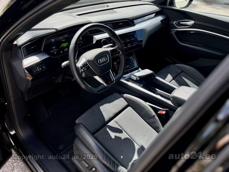 Melns Audi E-Tron 2022 Cēsis, ar dzinēja tilpumu 0.00 L un nobraukumu 52 tūkst. km par 45880 €, foto 12 vietnē AUTOMOTO.COM.LV