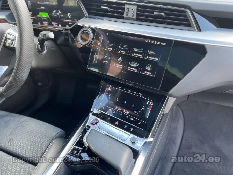 Melns Audi E-Tron 2022 Cēsis, ar dzinēja tilpumu 0.00 L un nobraukumu 52 tūkst. km par 45880 €, foto 21 vietnē AUTOMOTO.COM.LV
