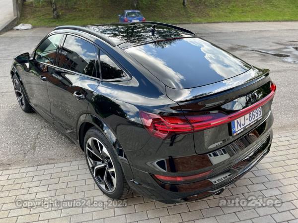Melns Audi E-Tron 2022 Cēsis, ar dzinēja tilpumu 0.00 L un nobraukumu 52 tūkst. km par 45880 €, foto 5 vietnē AUTOMOTO.COM.LV