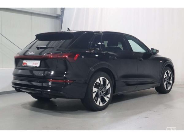 Black Audi E-Tron 2022 in Kaunas, with an engine capacity of 0.00 L and mileage of 51 thousand km for 32566 €, photo 3 on AUTOMOTO.COM.LV
