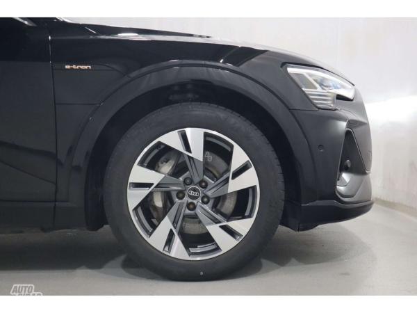 Black Audi E-Tron 2022 in Kaunas, with an engine capacity of 0.00 L and mileage of 51 thousand km for 32566 €, photo 5 on AUTOMOTO.COM.LV