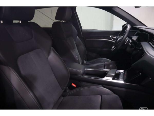 Black Audi E-Tron 2022 in Kaunas, with an engine capacity of 0.00 L and mileage of 51 thousand km for 32566 €, photo 7 on AUTOMOTO.COM.LV