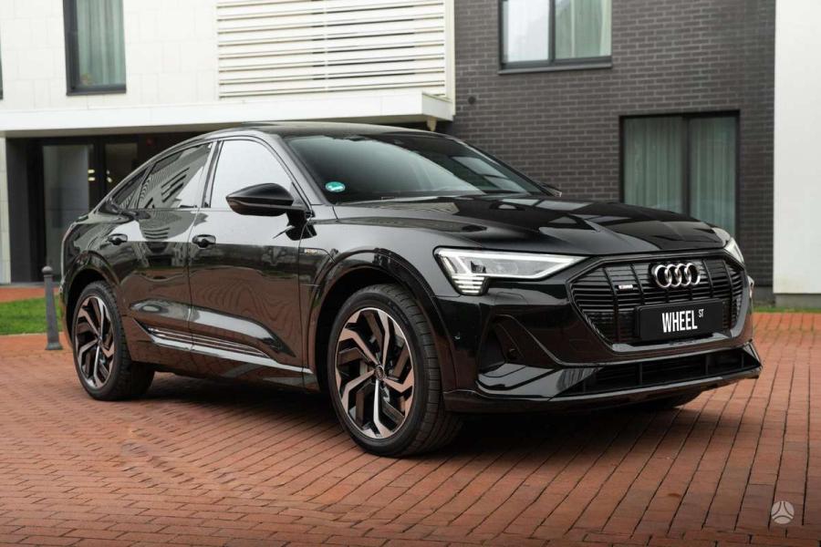 Black Audi E-Tron 2022 in Vilnius, with an engine capacity of 0.00 L and mileage of 41 thousand km for 33450 €, photo 9 on AUTOMOTO.COM.LV
