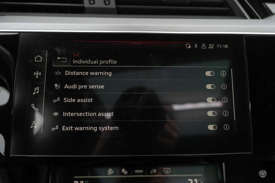 Black Audi E-Tron 2022 in Vilnius, with an engine capacity of 0.00 L and mileage of 41 thousand km for 33450 €, photo 31 on AUTOMOTO.COM.LV